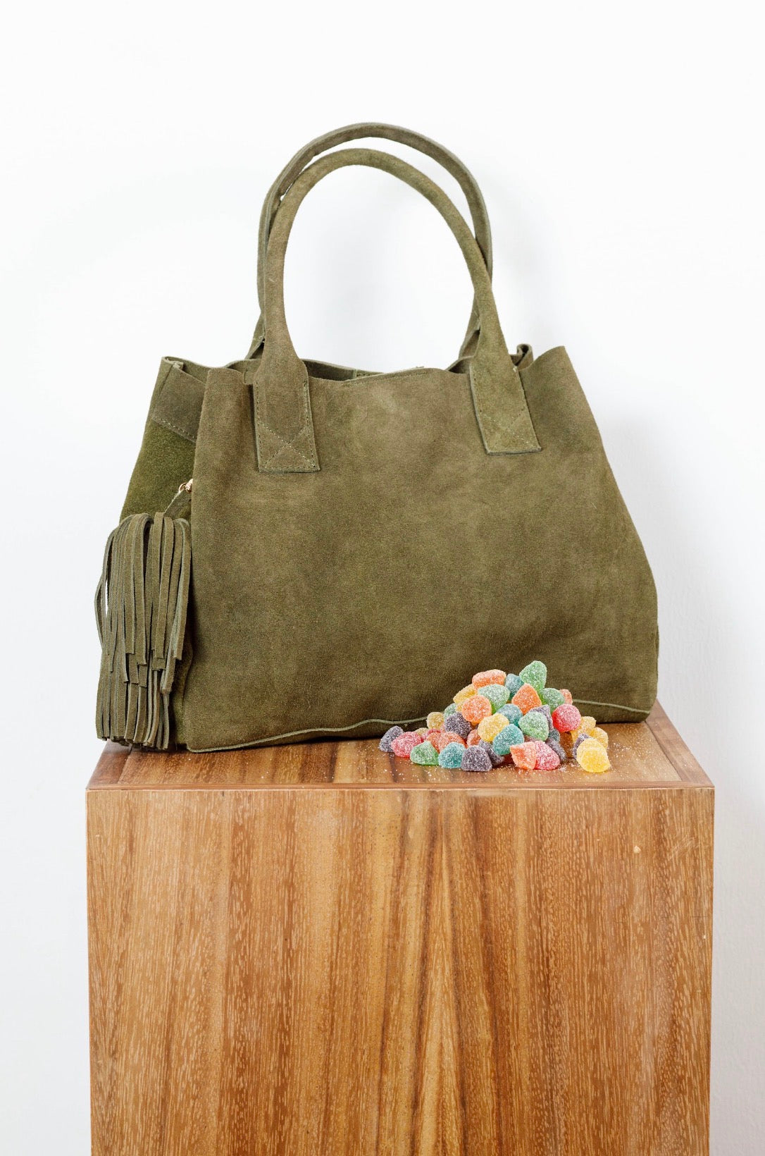 BOLSO DE PIEL TASSEL – Amanda Canela Joyería Artesanal